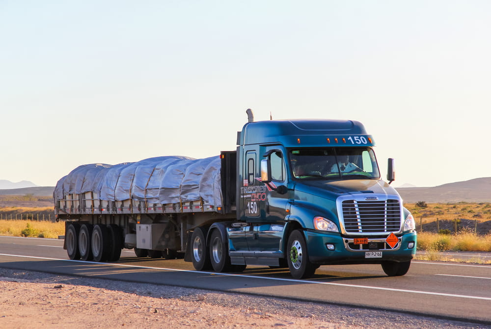 Why flatbed trucks are one of the most common commercial vehicles ...