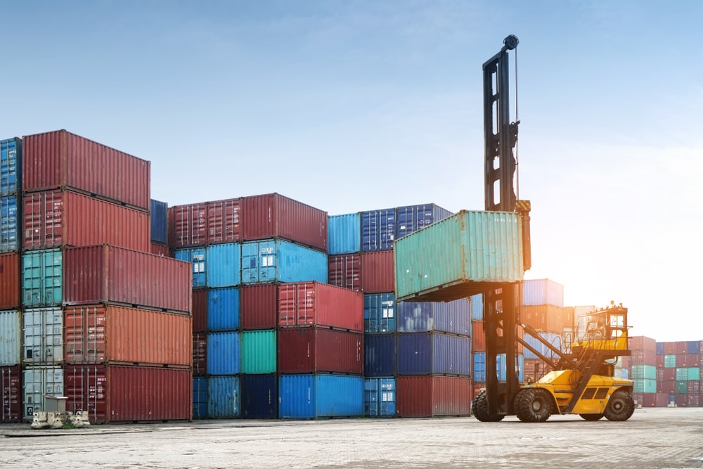 Maximizing Shipping Efficiency with Drayage Containers | Shadow Group ...